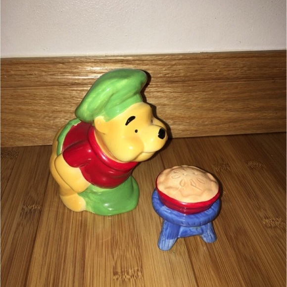 Disney | Kitchen | Disney Winnie The Pooh Smelling A Pie Salt Pepper ...